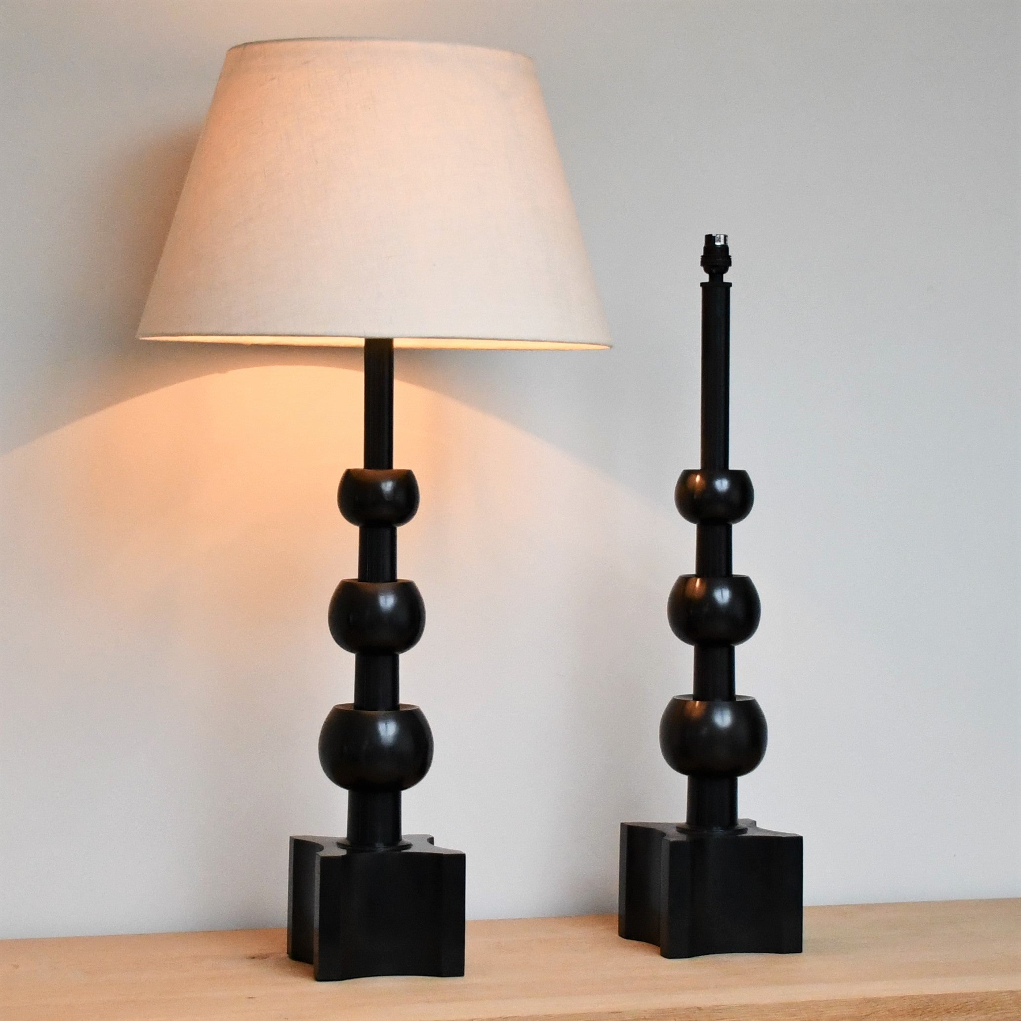 A Pair of Vaughan Designs Hardwick Table Lamps Willow and Brooks